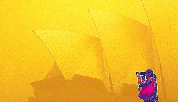 Worst dust storm in 70 years gives Sydney an orange patina | Latest ...
