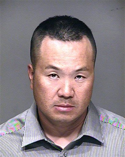Scottsdale cop accused of sexually abusing woman in custody