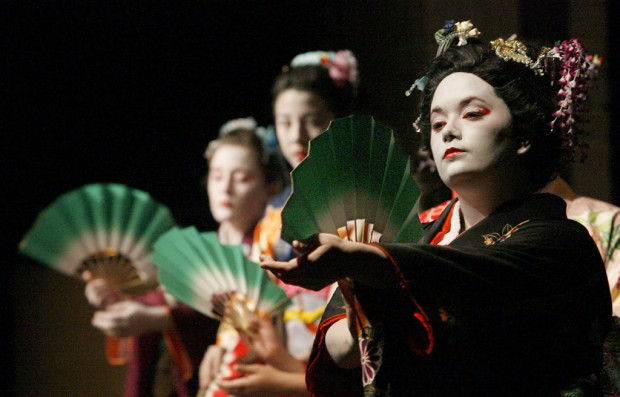Troupe keeps kabuki tradition alive