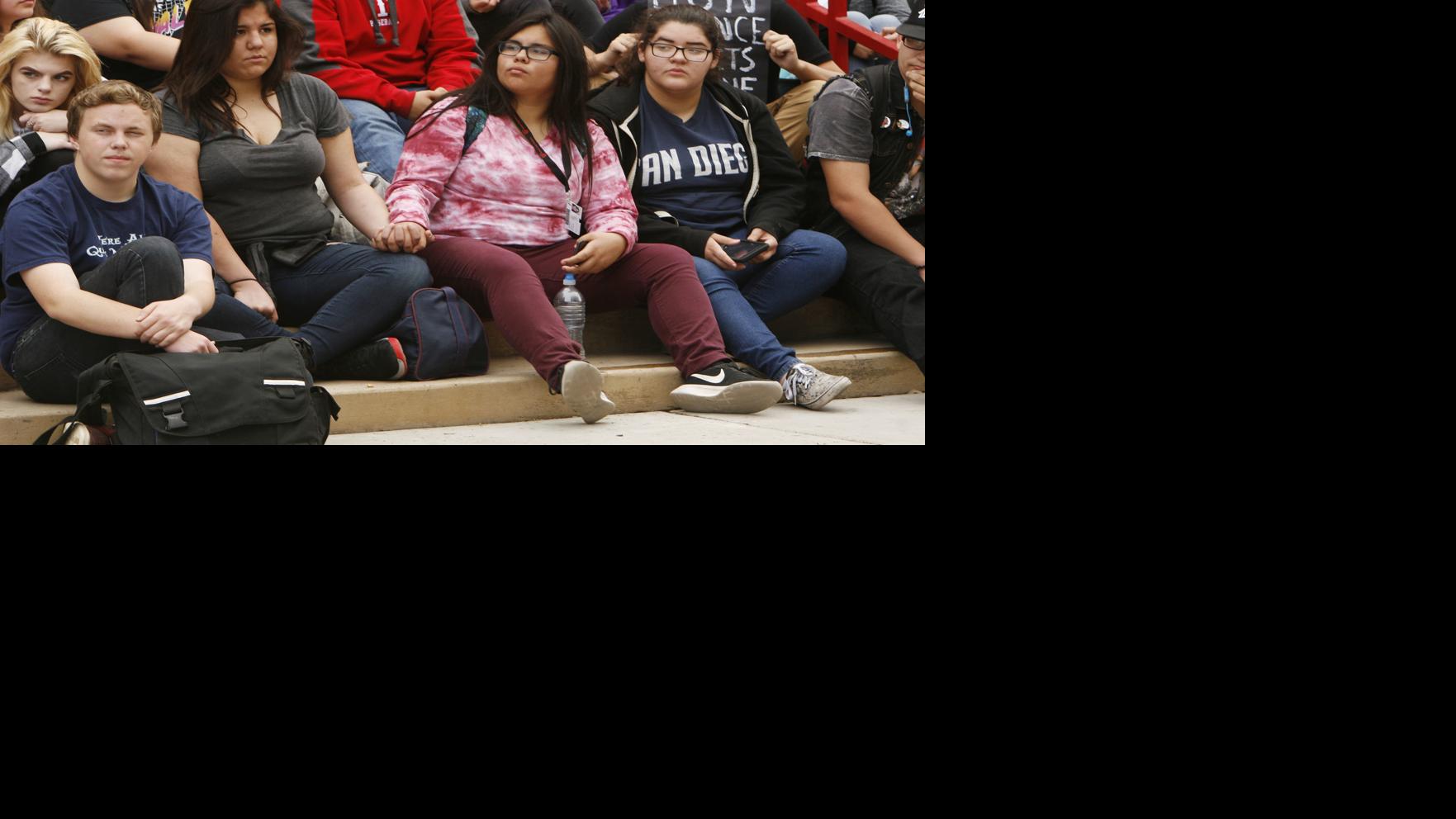 17 minutes of protest: Tucson high schoolers walk out