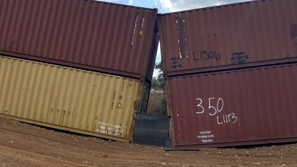 US seeks court order to let it remove border containers, then bill Arizona