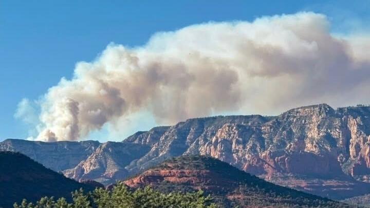 Wildfire near Sedona prompts evacuations