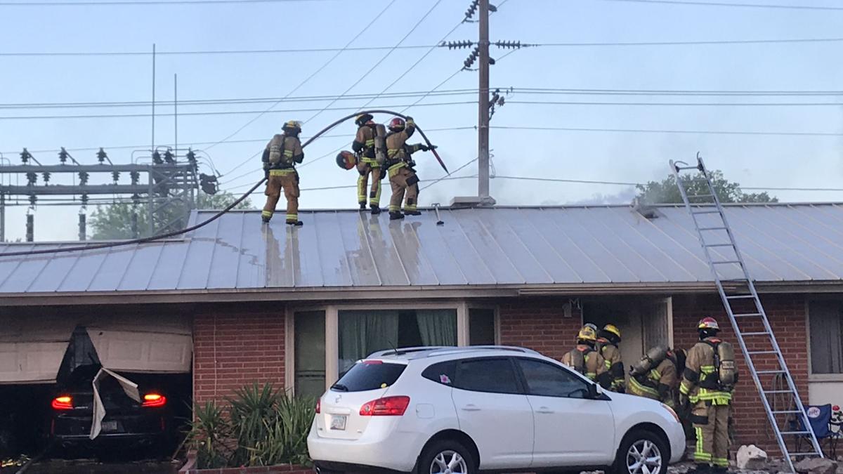 Tucson residents rescued from backyard during Tuesday morning fire ...