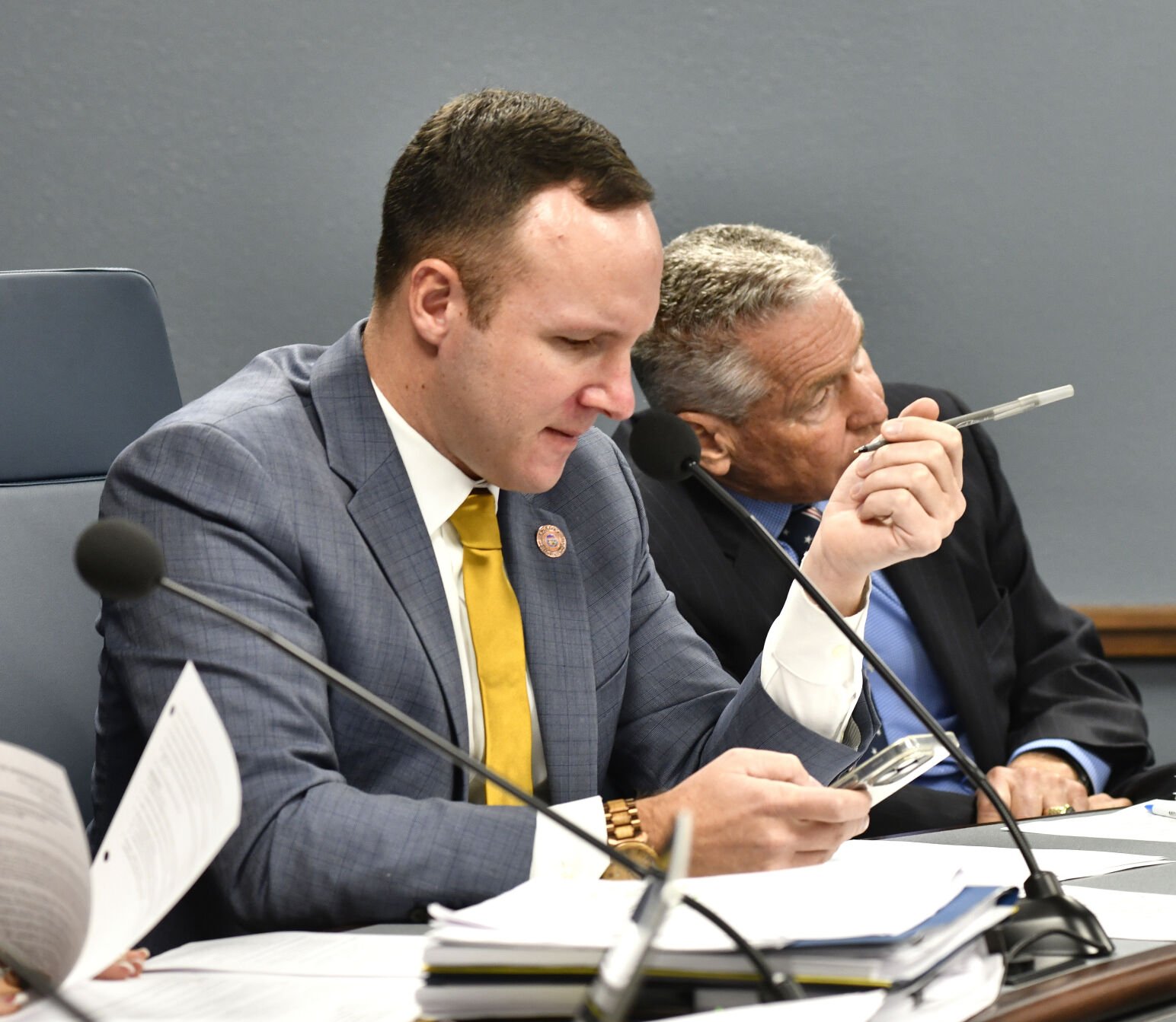 AZ Lawmaker: Tie teacher raises to guaranteed voucher right