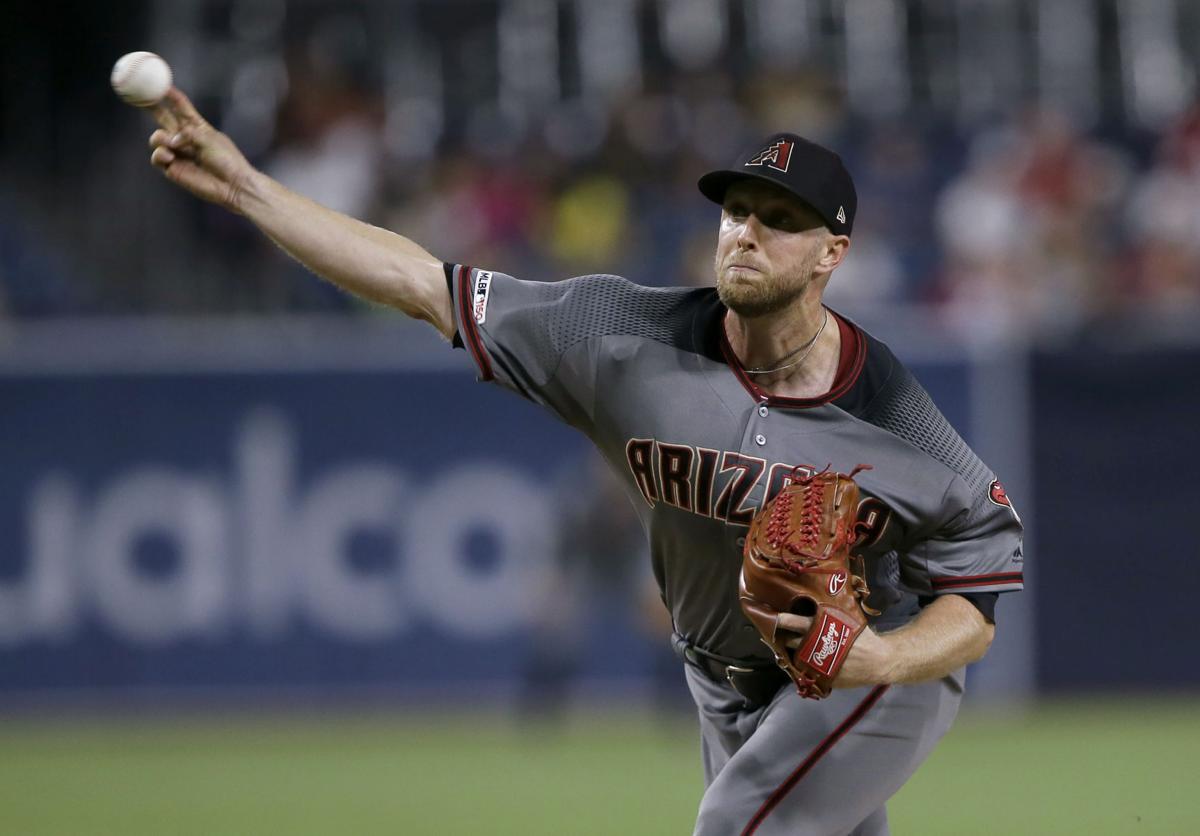 Kelly throws seven strong innings, D-backs rout Padres 9-0