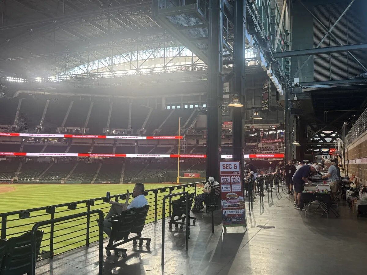 Arizona State Card Show grows from hobby to stadium showcase