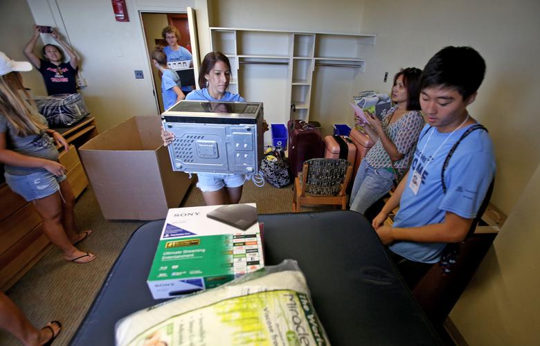 Photos: UA dorm move-in day
