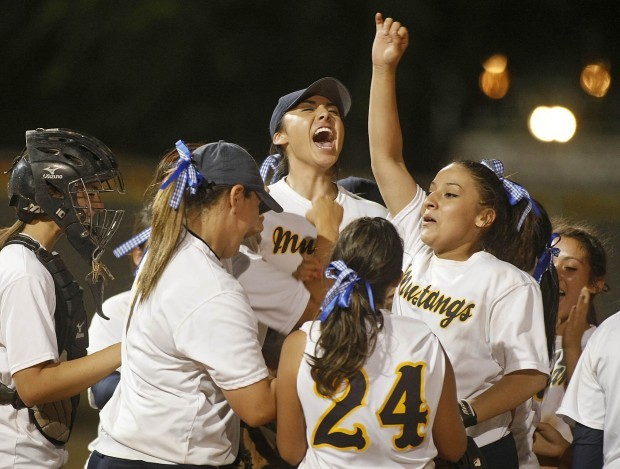 Photo gallery: Sahuarita defeats Coconino in softball playoffs ...