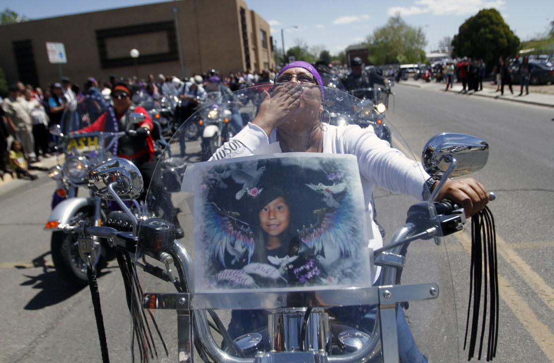 Photos: A grieving Navajo Nation buries Ashlynne | Arizona and Regional ...