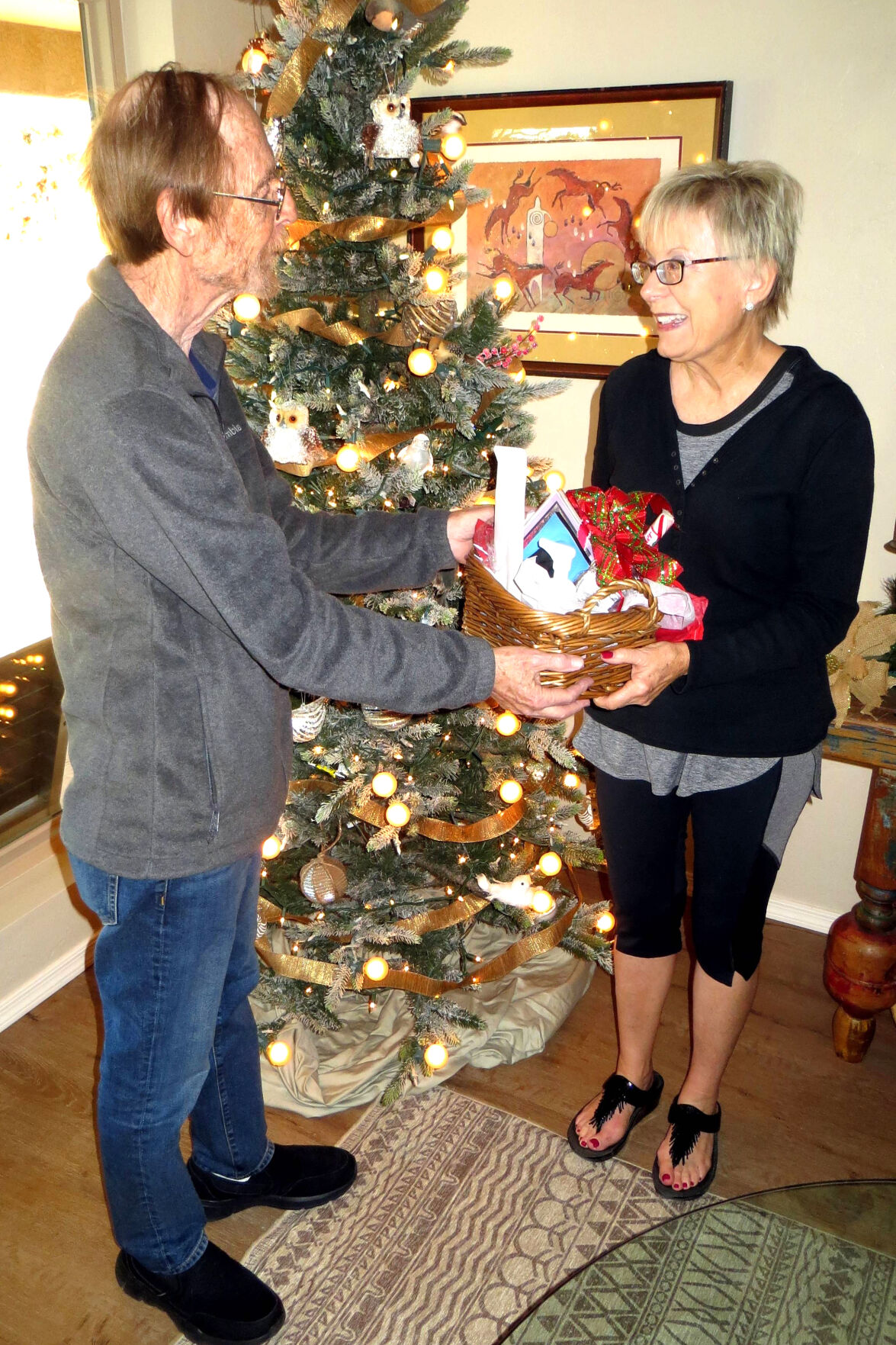 Senior Village Elves Deliver Holiday Baskets in SaddleBrooke ...