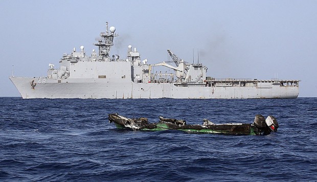 US warship destroys pirates' skiff, captures 6