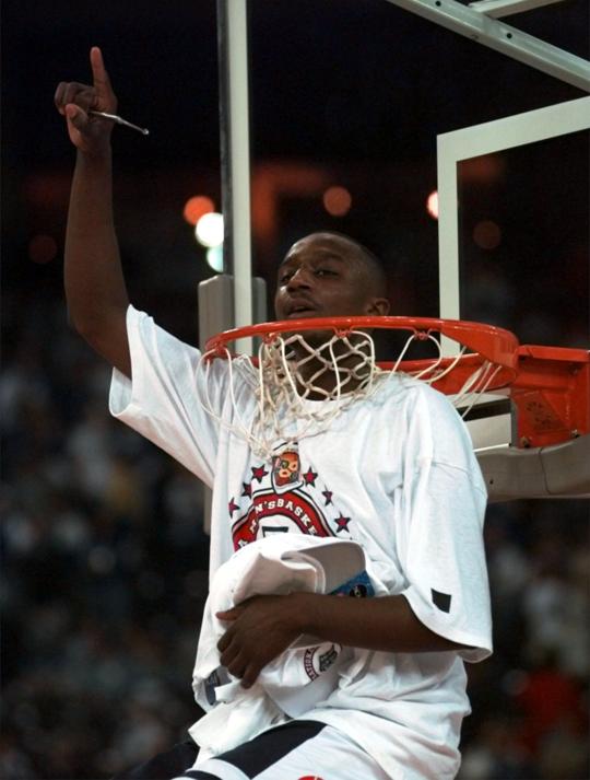 Stars of Arizona’s 1997 title team celebrate during replay of national ...