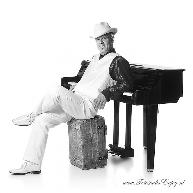 Mr. Boogie Woogie to play free show