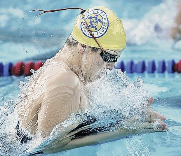 Female swimmer from Mexico leads field at UA-based Southwest Classic