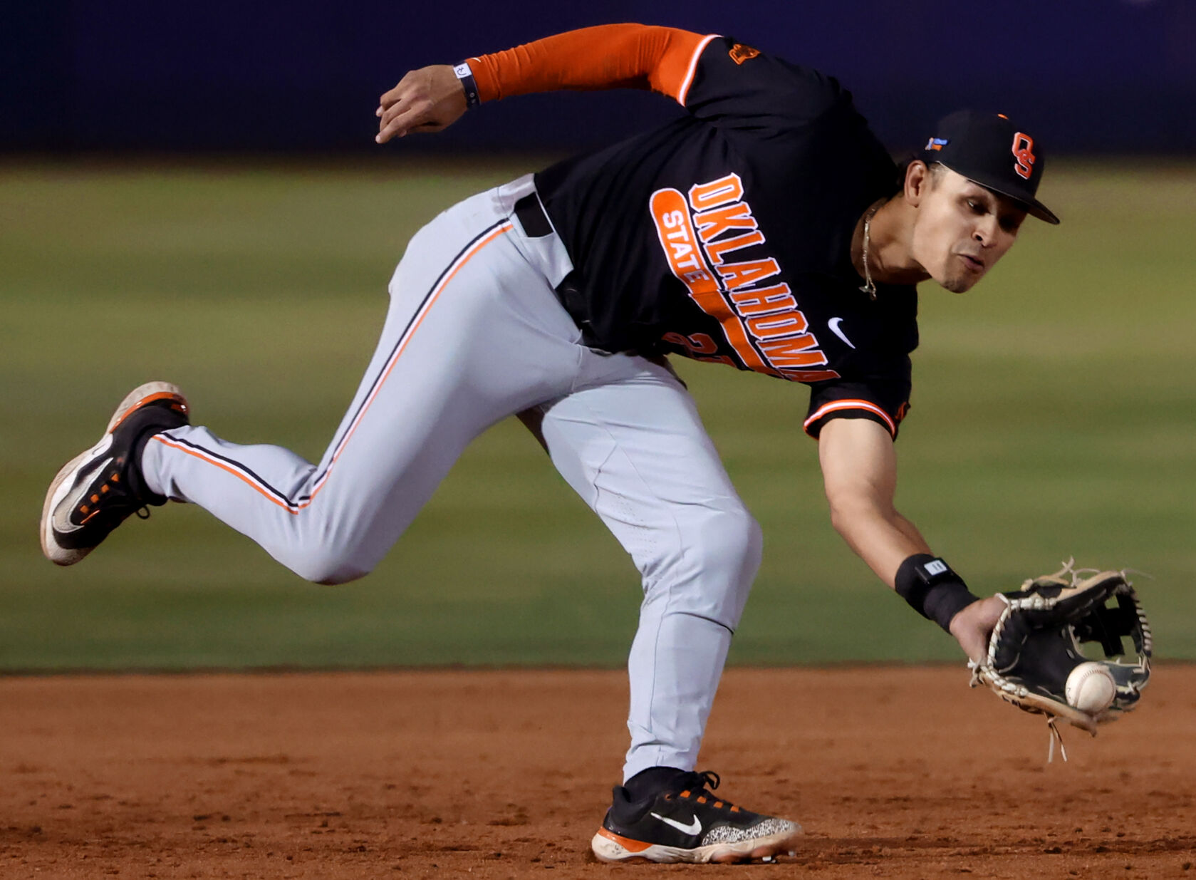 Photos: Arizona scores late in a 5-1 win over Oklahoma State in game ...