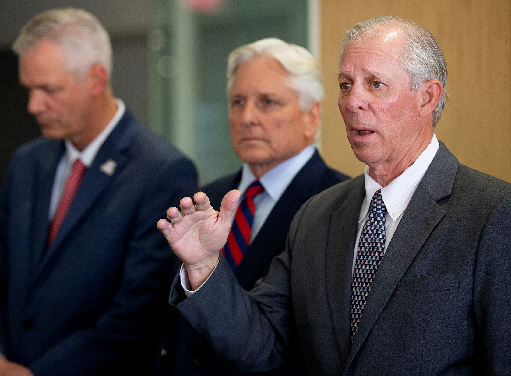 Arizona regents set private session with Arnold, Robbins