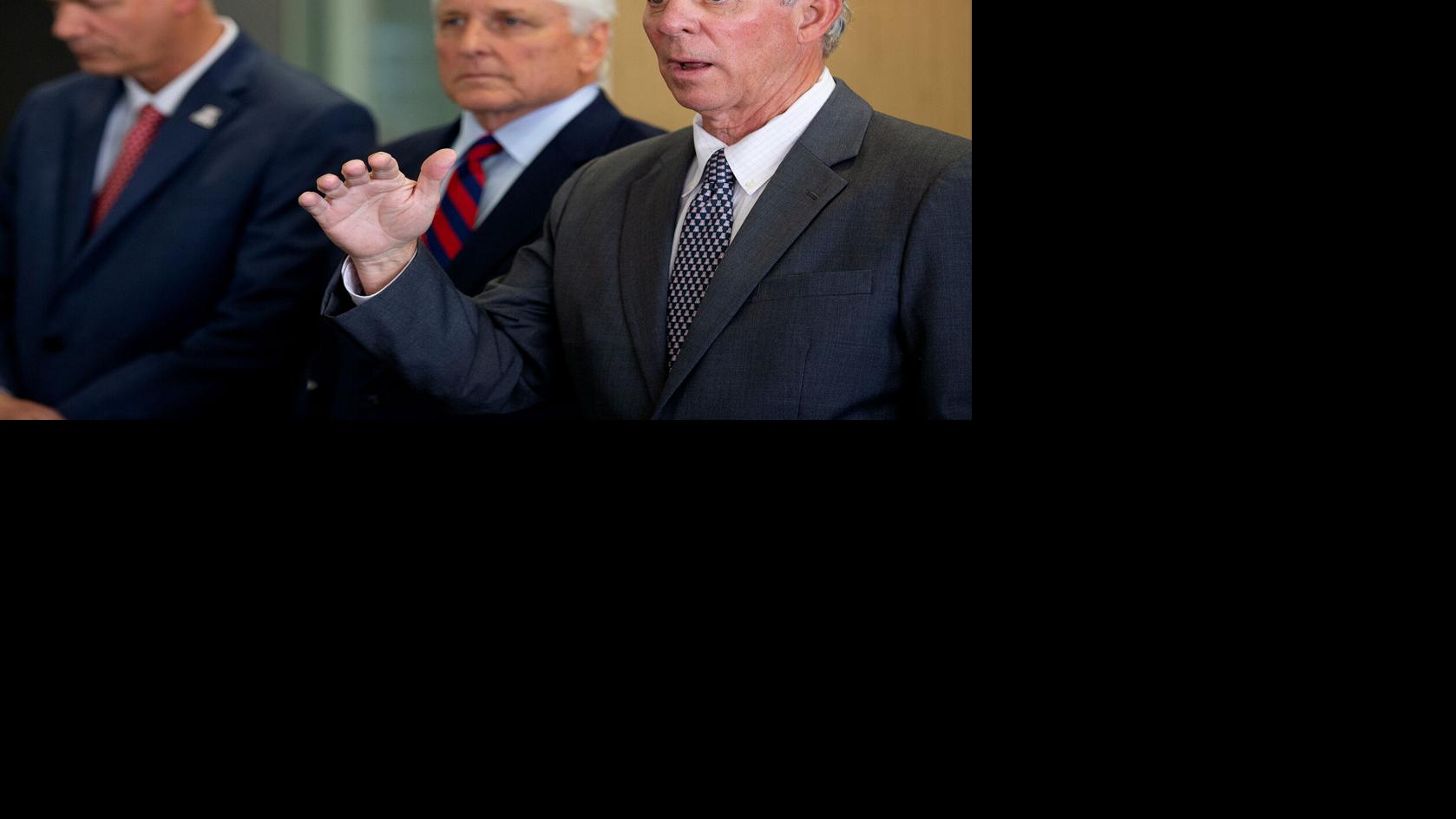 Arizona regents set private session with Arnold, Robbins