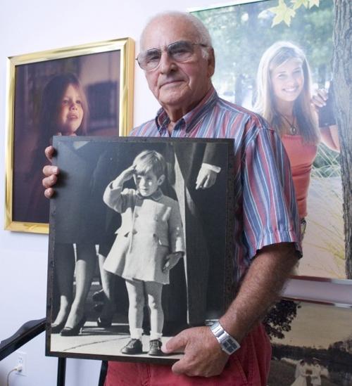 Stan Stearns dies at 76; took picture of JFK Jr. saluting father's coffin