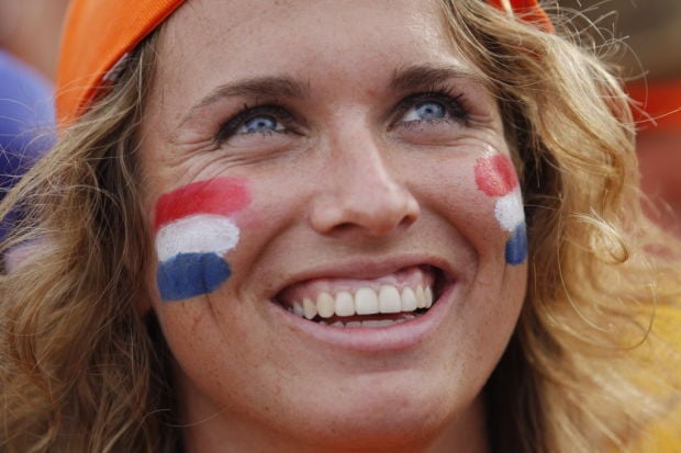 Ord: Dutch fans bring glowing smiles, orange gear to World Cup