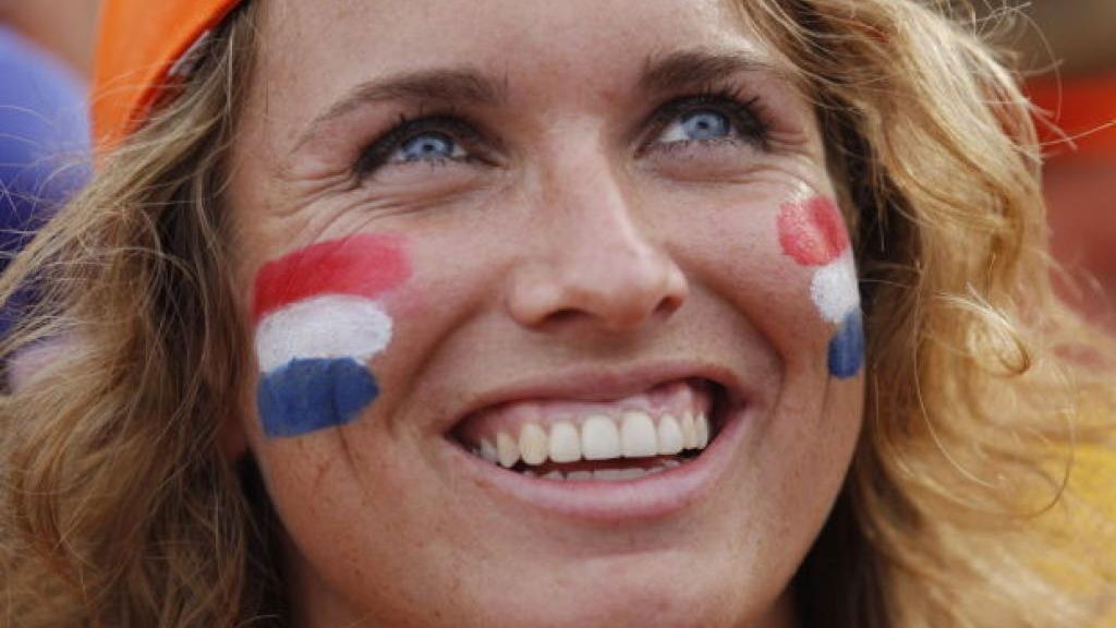 Ord: Dutch fans bring glowing smiles, orange gear to World Cup