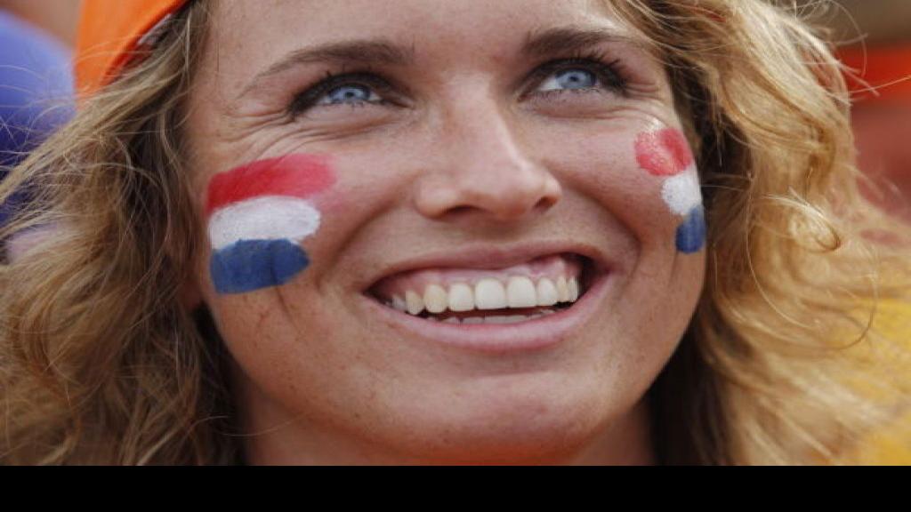 Ord: Dutch fans bring glowing smiles, orange gear to World Cup