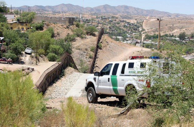 2 senators: Time to consider scrapping border 'virtual fence'