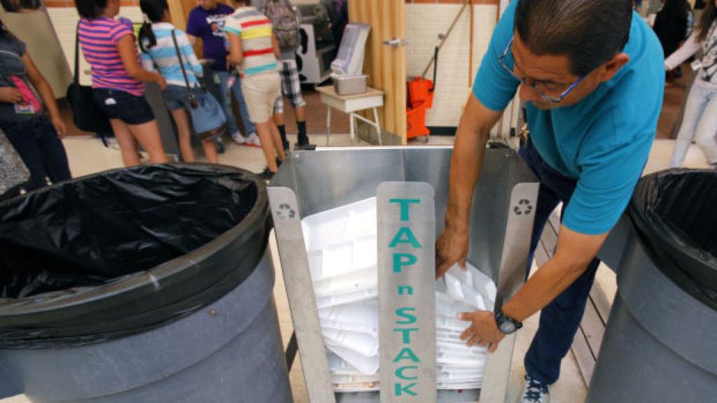 Amphi MS thinks green, recycling lunch trays