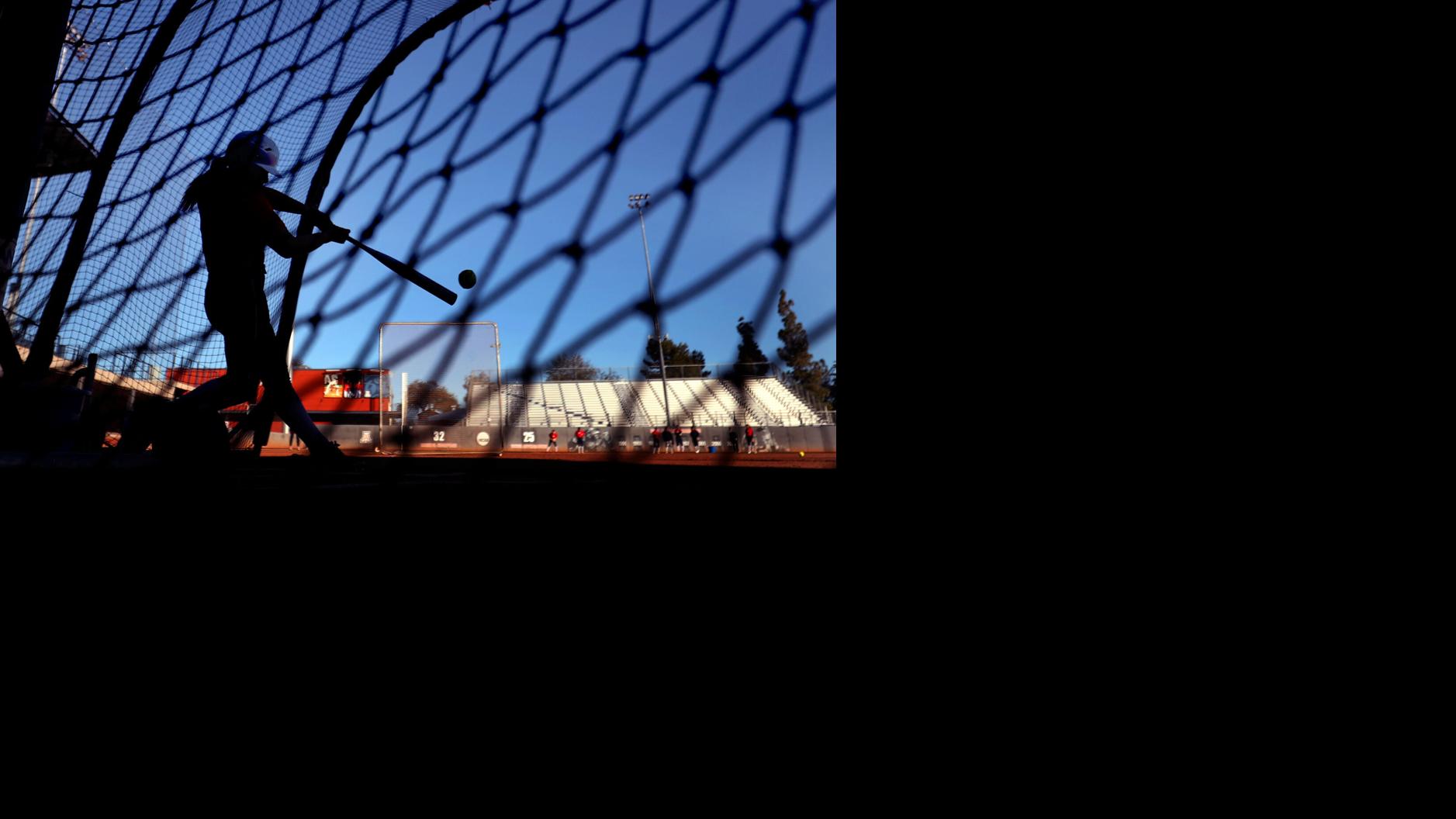 Bats come out hot as Arizona blasts Long Beach State 9-1 in season opener