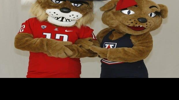 Wildcats stomp Beavers for 6th straight win; Tommy Lloyd empties his bench