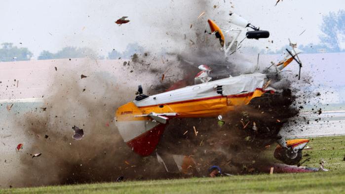 Photos: Plane crash at Ohio air show kills 2