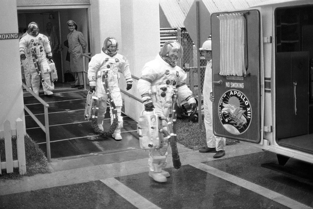 apollo 13 splashdown time