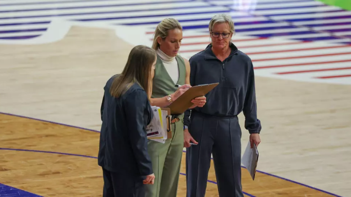 Arizona women's basketball general manager steps down