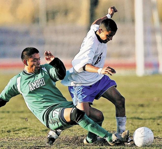 Catalina boys top Amphi, qualify for state