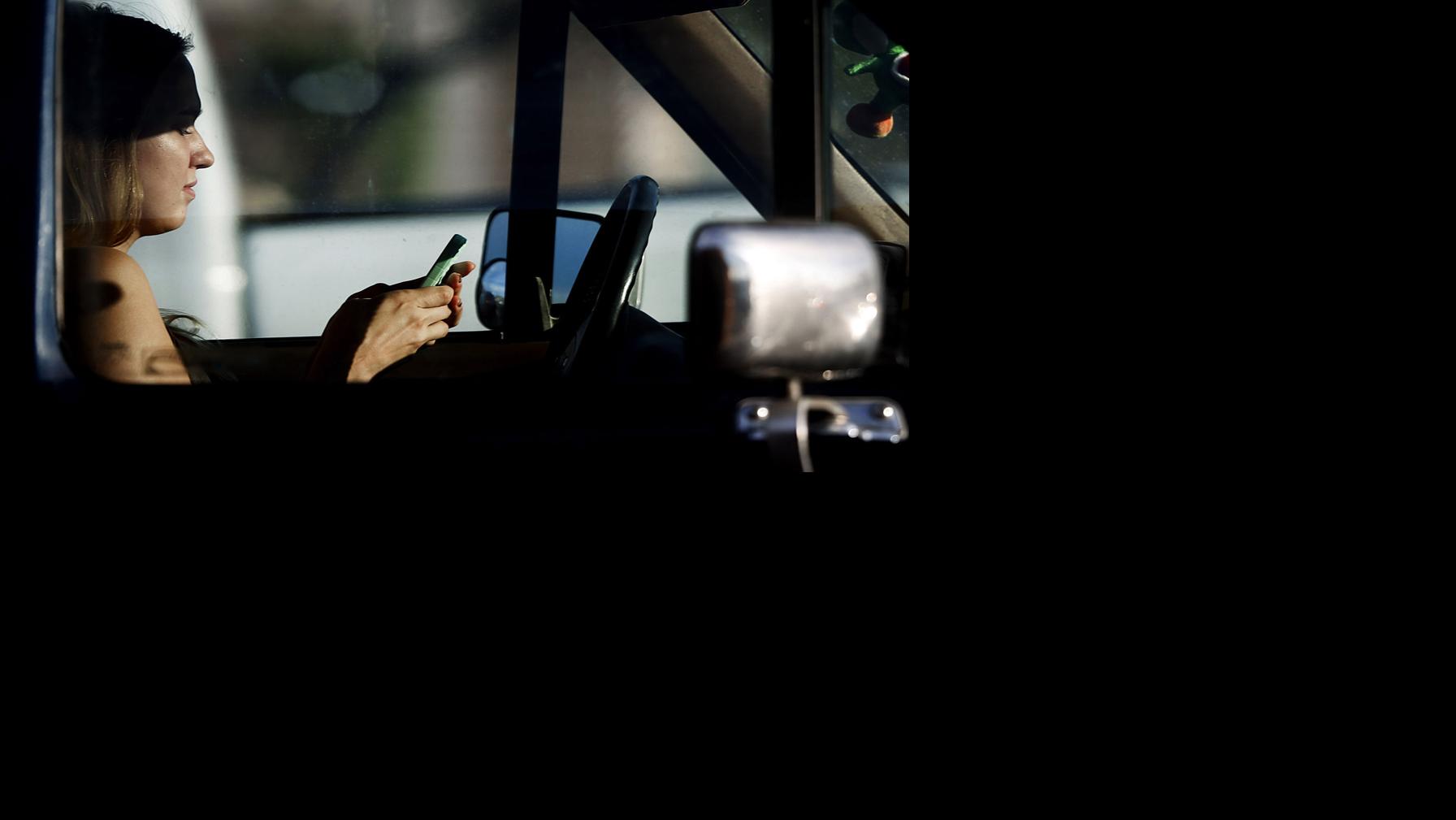 Ban on new drivers using cell phones behind the wheel now Arizona law ...