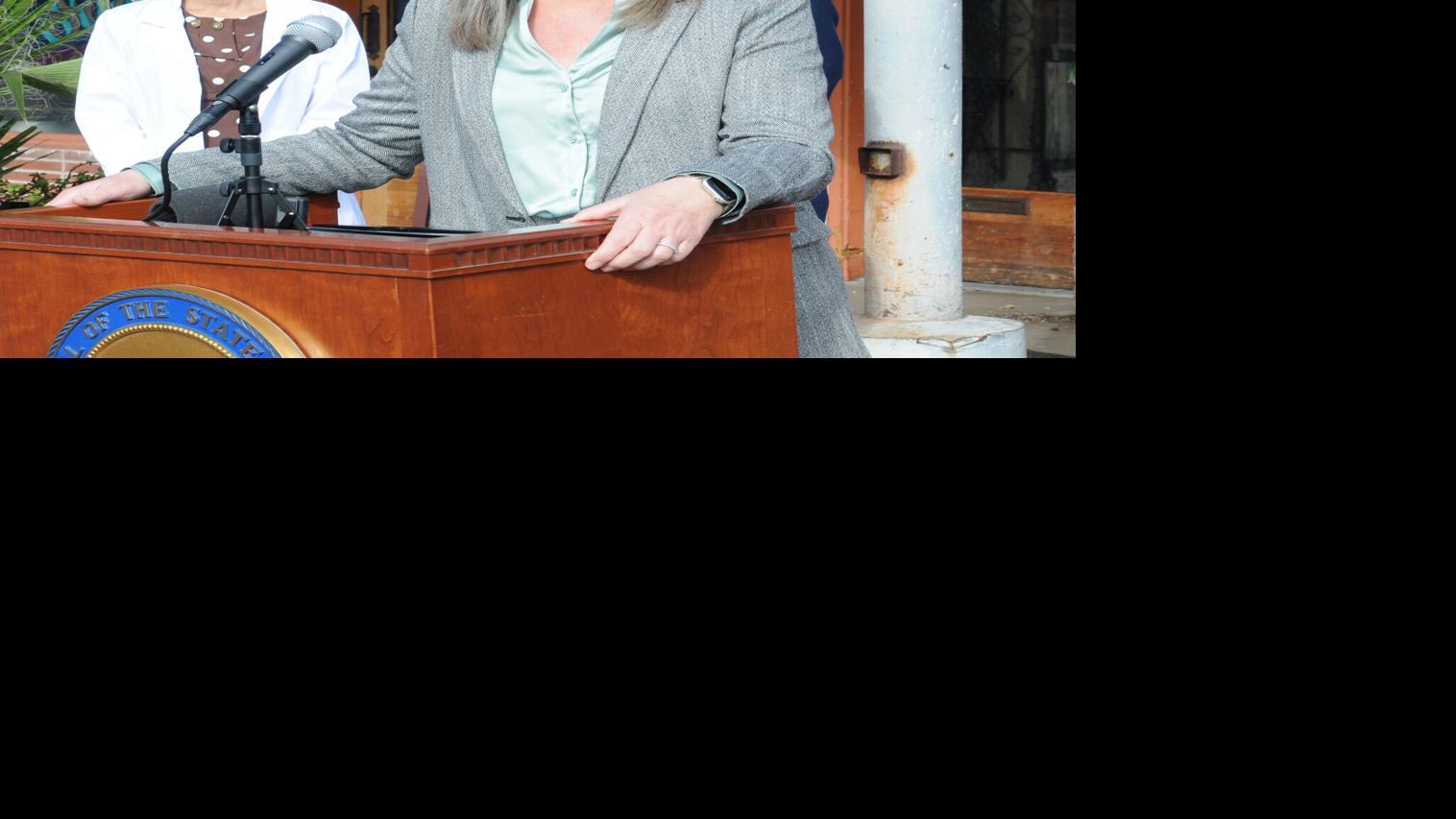 Hobbs says she isn't calling for U of A's Robbins to go | Local College ...
