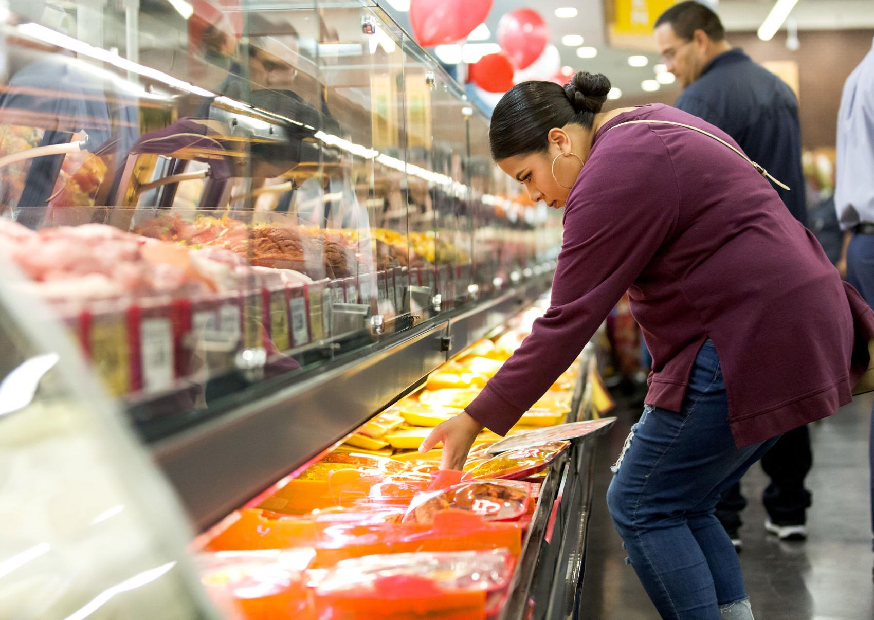Hispanic grocery store, Cardenas Markets, opens on Tucson's south side