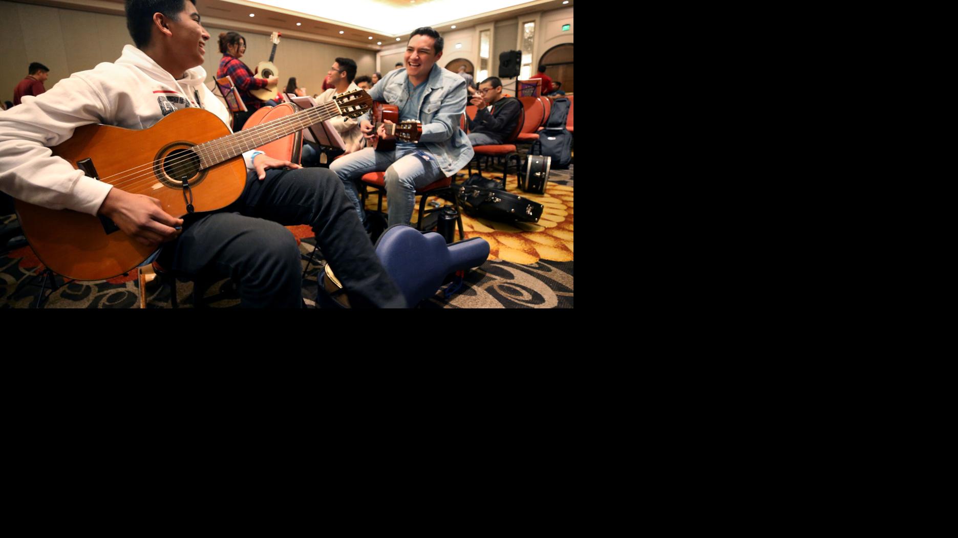 Columna del cónsul: Mejor dímelo cantando