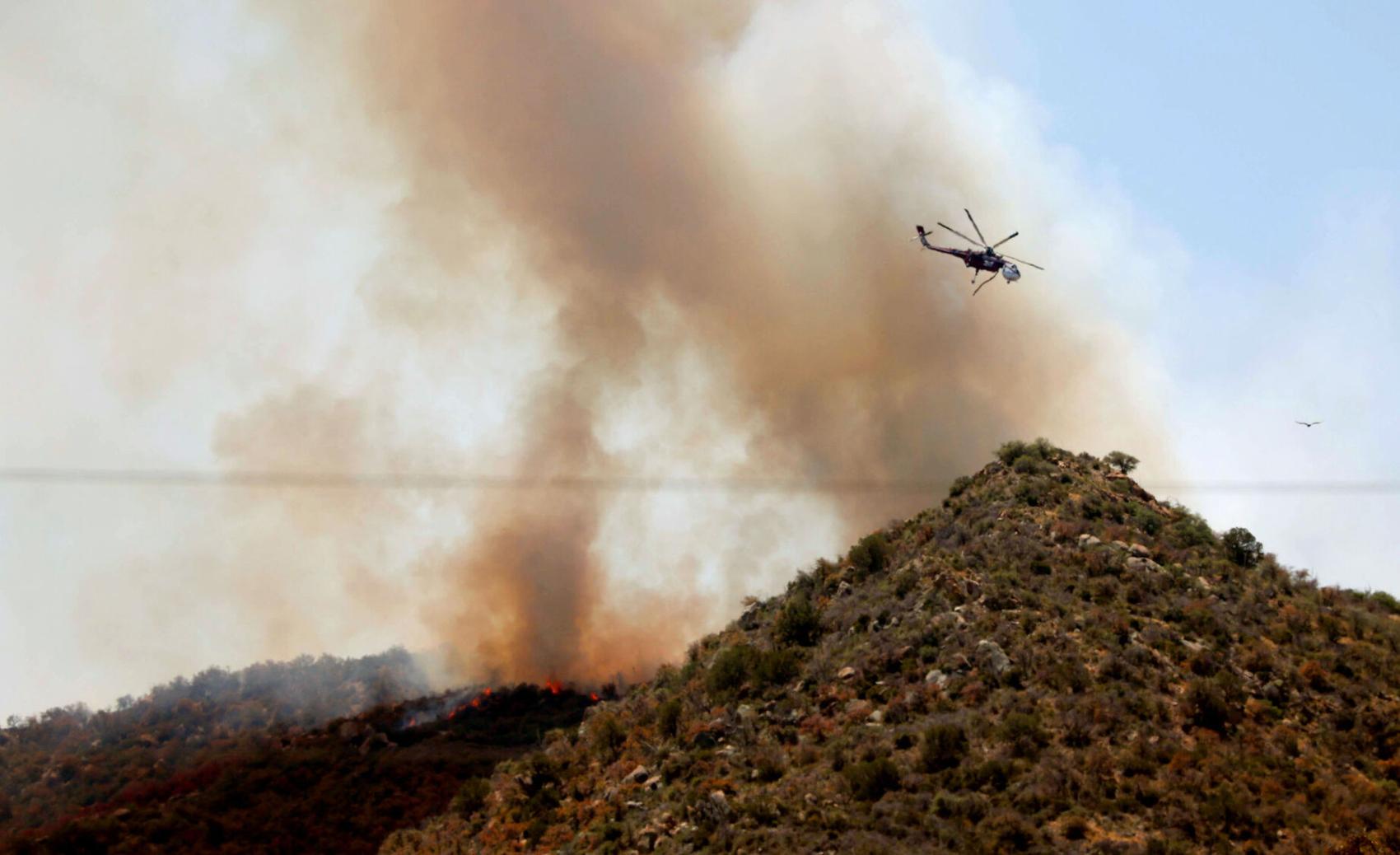 New wildfire forces evacuations in Oracle
