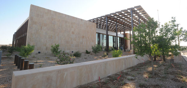 Photos: Giffords and Barber attend Yuma's John M. Roll U.S. Courthouse ...