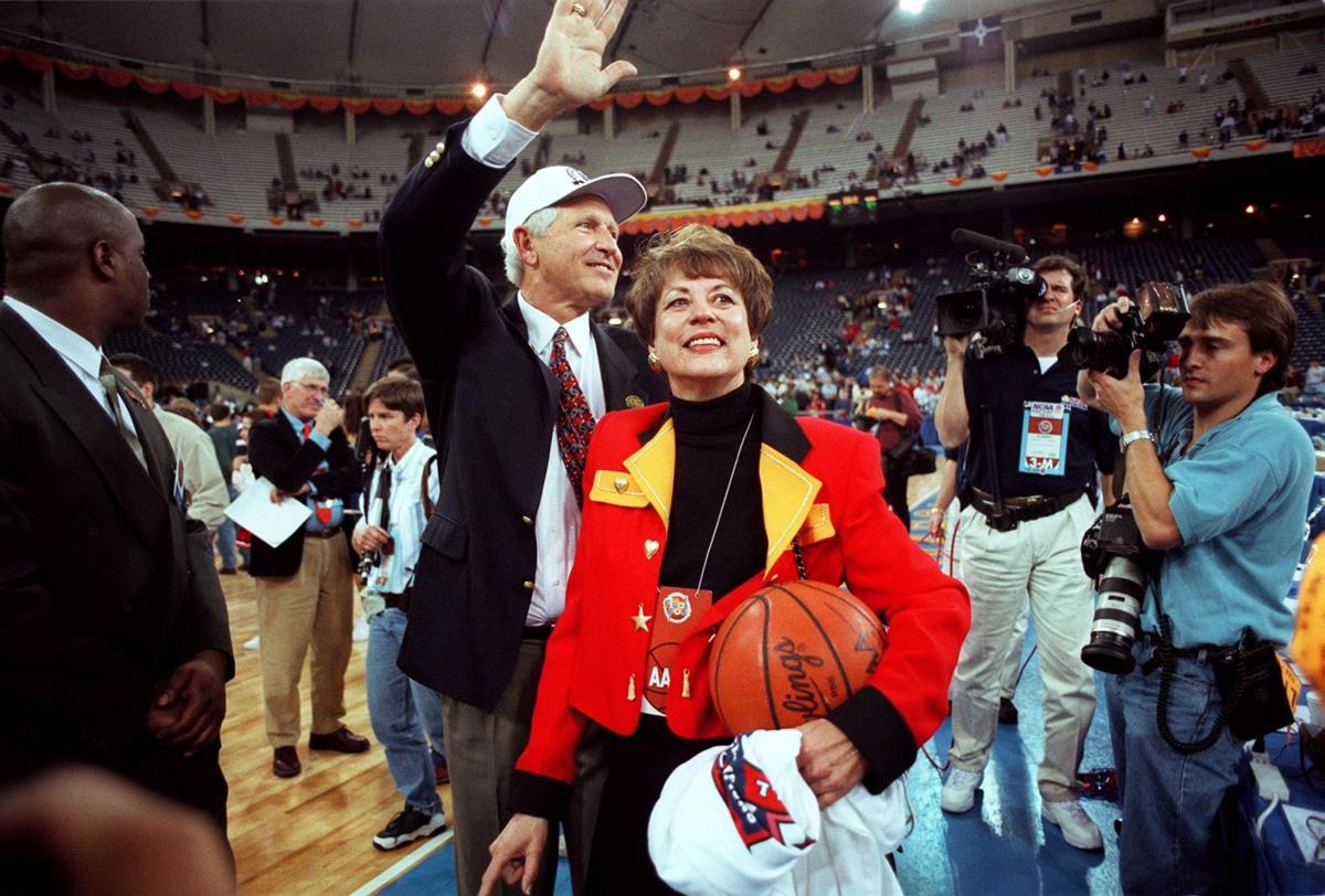 Twenty years later, Lute Olson still has a Wildcat heart — and hair ...