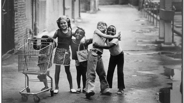 Photo showing black, white kids at play in '73 may lead to reunion