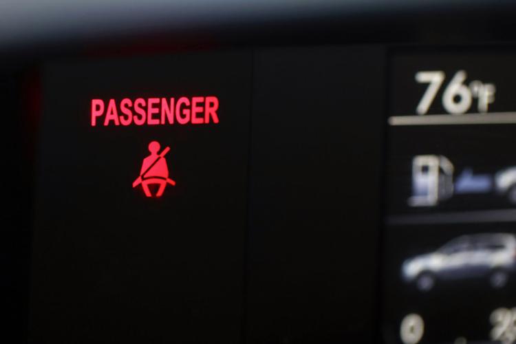 Rear passengers seat belt alarms to be required after 2027