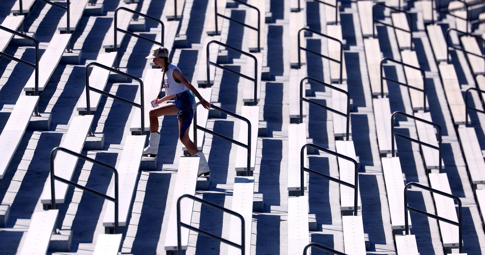 Despite win, Arizona's day game doesn't help football image