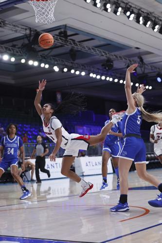 Esmery Martinez helps Arizona past Memphis