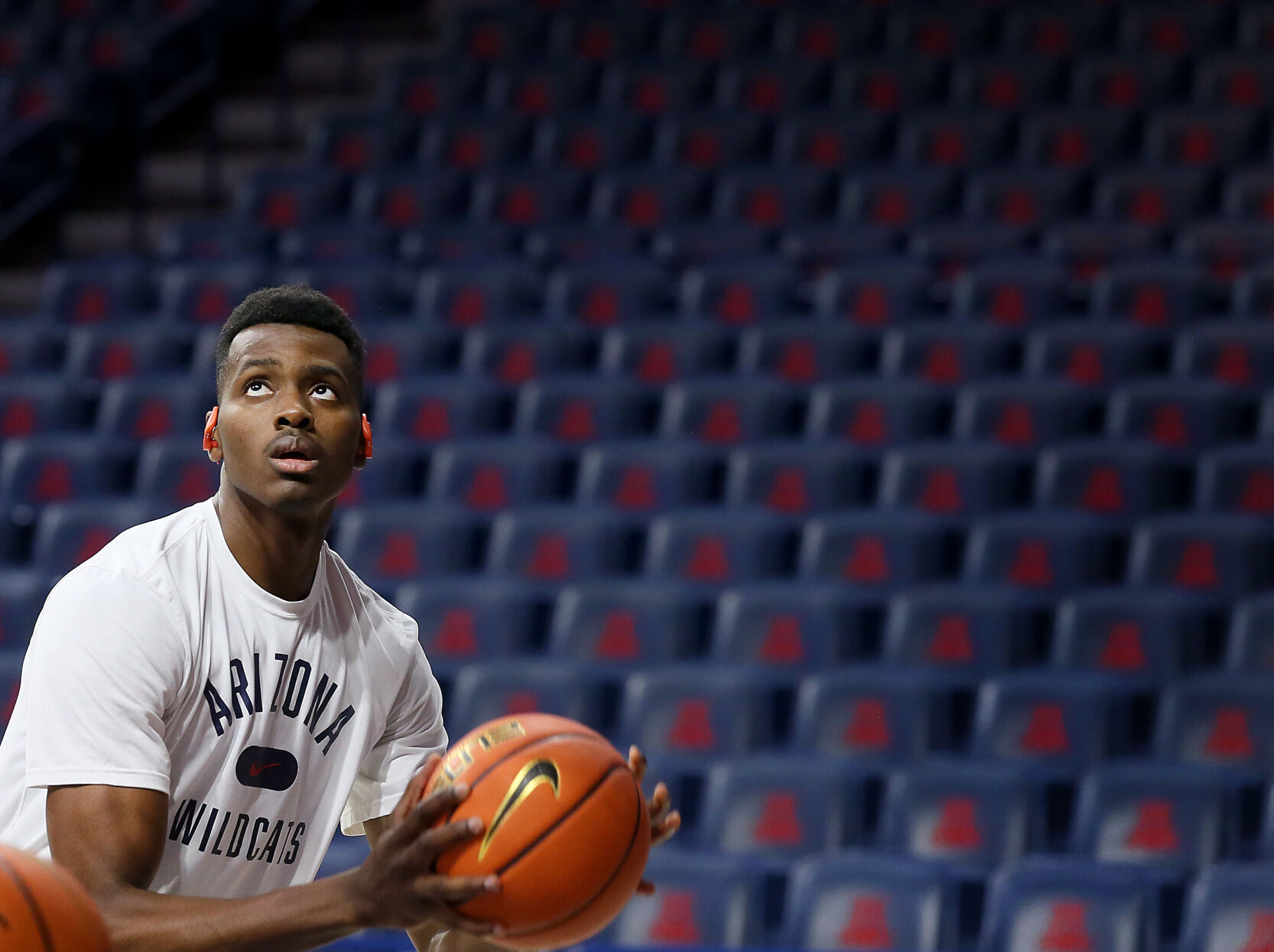 Former Arizona assistant Justin Gainey prepares Tennessee to face Wildcats