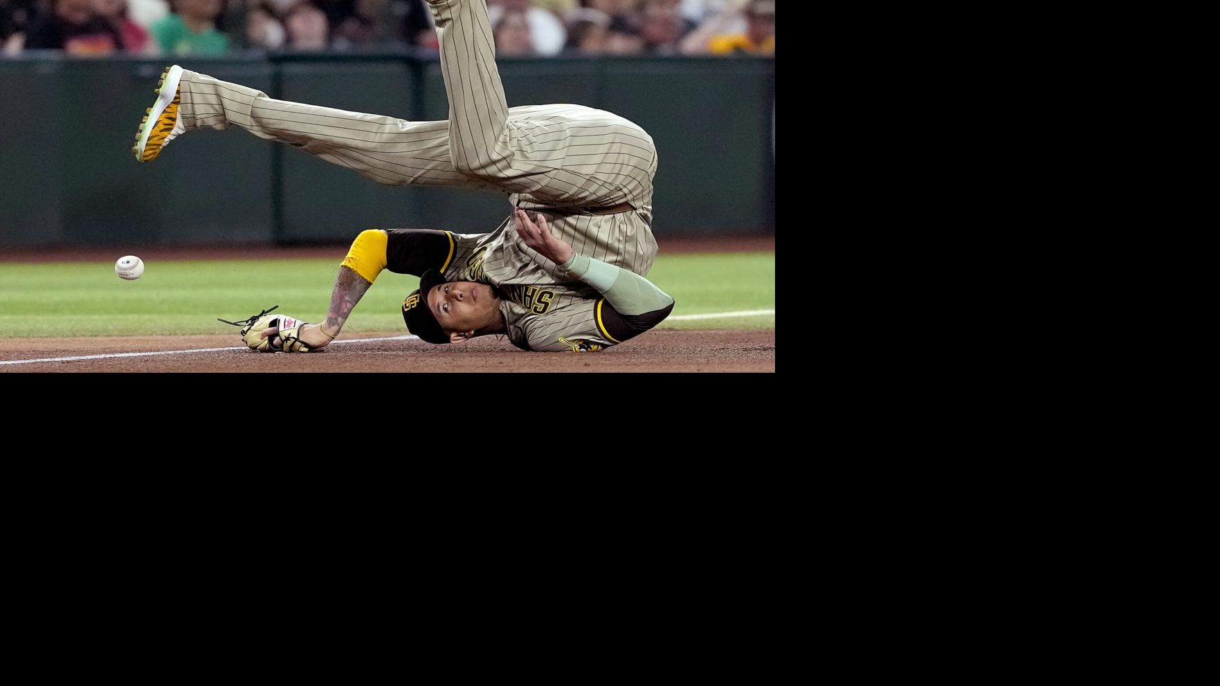 AP Sports Week in Pictures: Acrobatic Machado, Mystic Dan wins by a ...