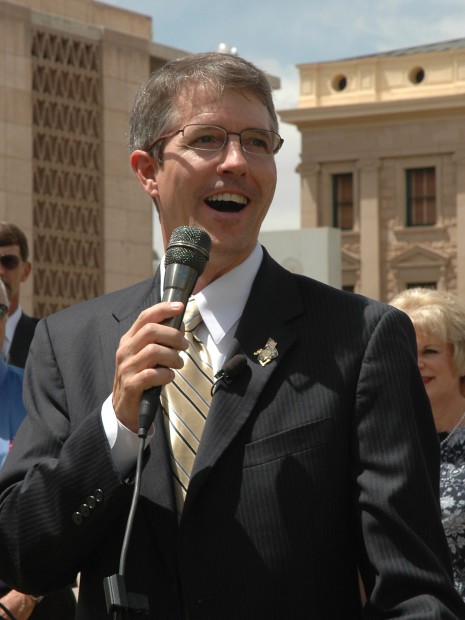 Simcox accused of death threats