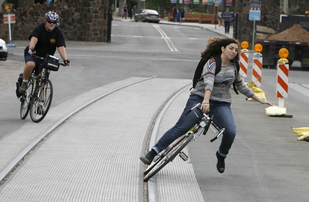 Classes to offer tips for riding bikes in streetcar zone