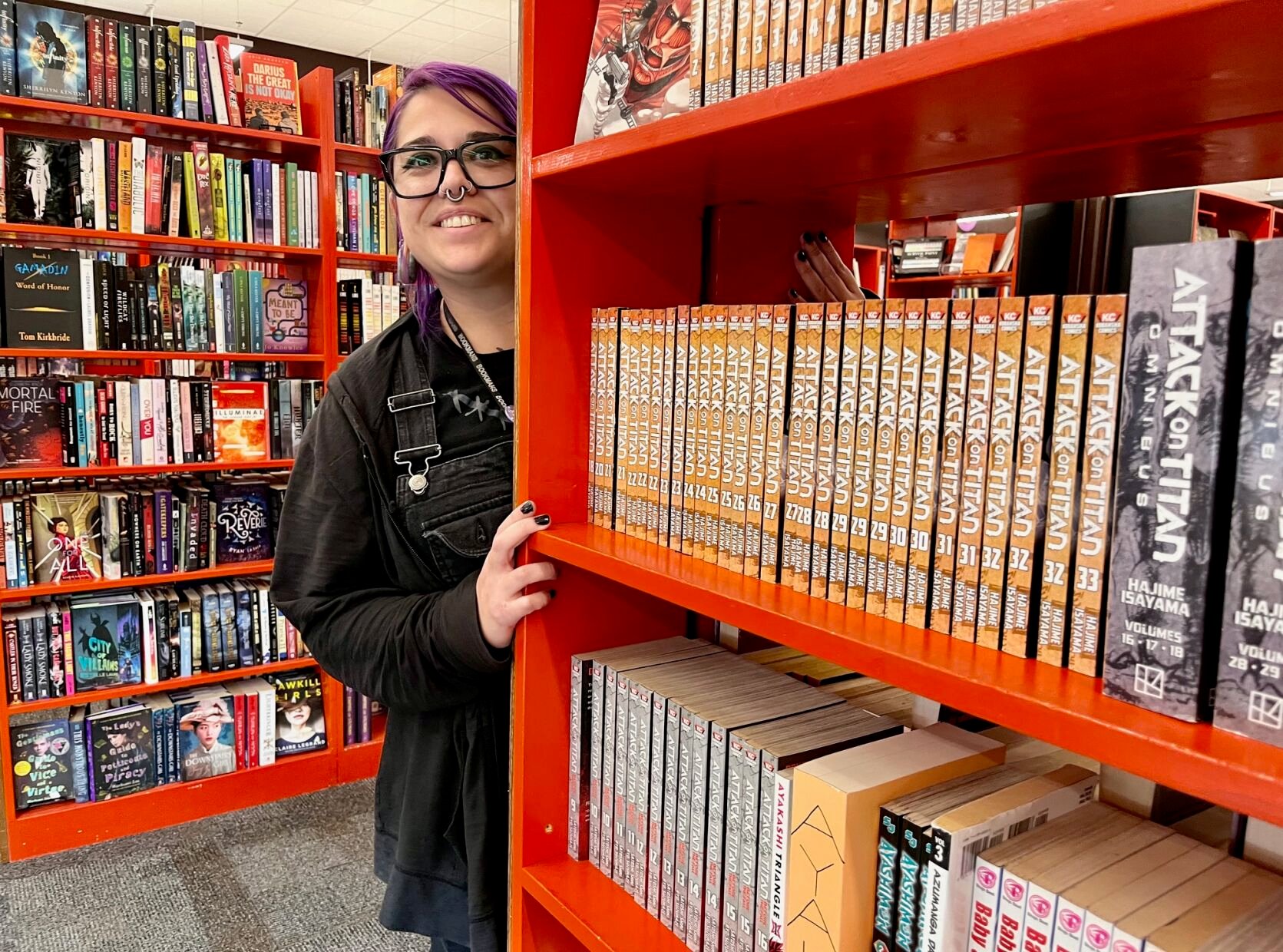 After closing 2 stores, Bookmans opens new Tucson location