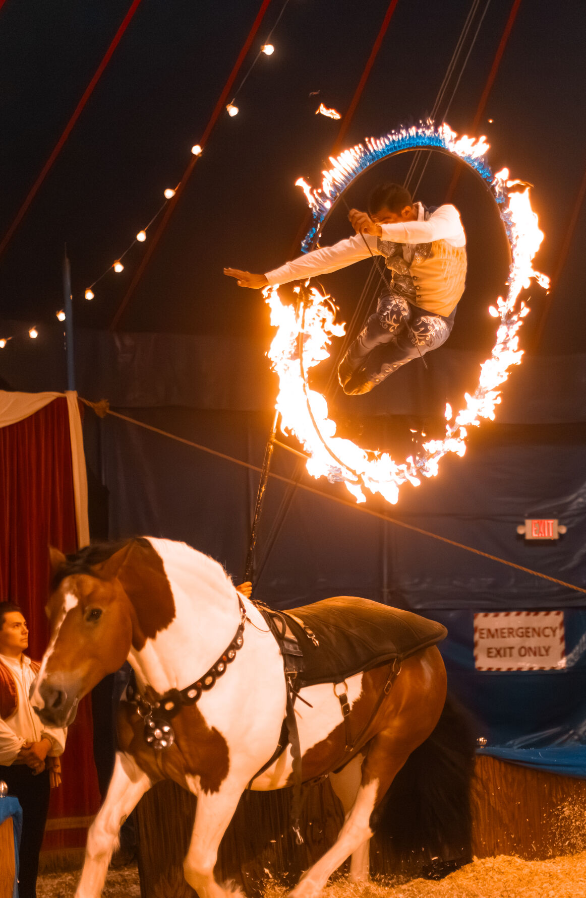 Zoppe Circus brings trapeze, clown, acrobat acts to Tucson